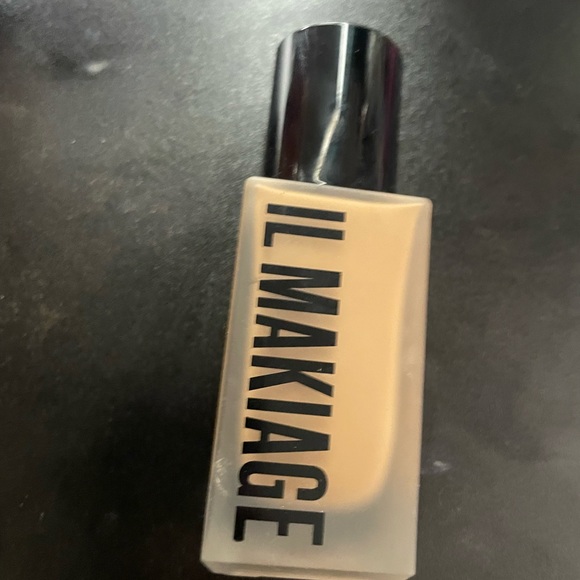 Il Makiage Makeup Il Makiage Woke Up Like This Flawless Base